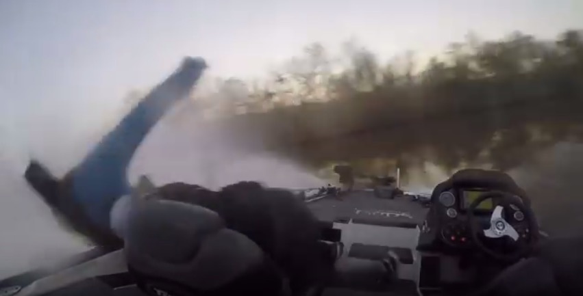 Bass boat accident captured on video - Fishing World Australia