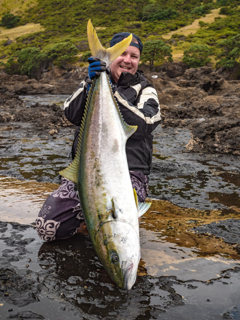 Topwater kingfish - Fishing World Australia