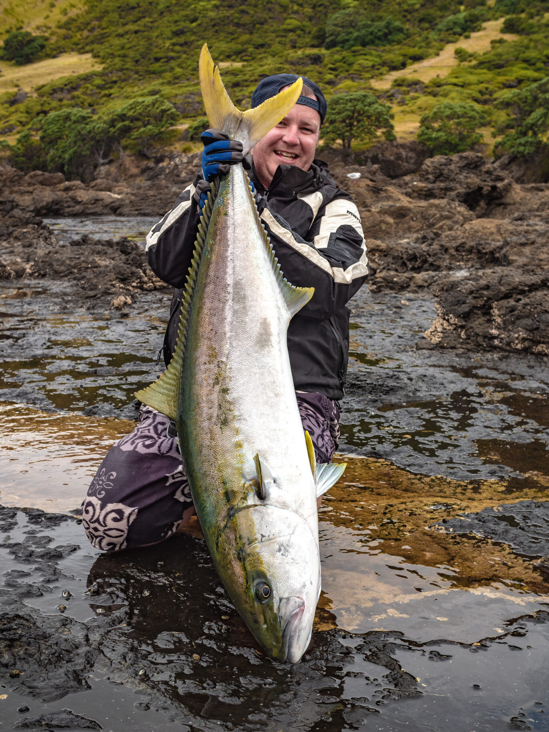 Topwater kingfish - Fishing World Australia