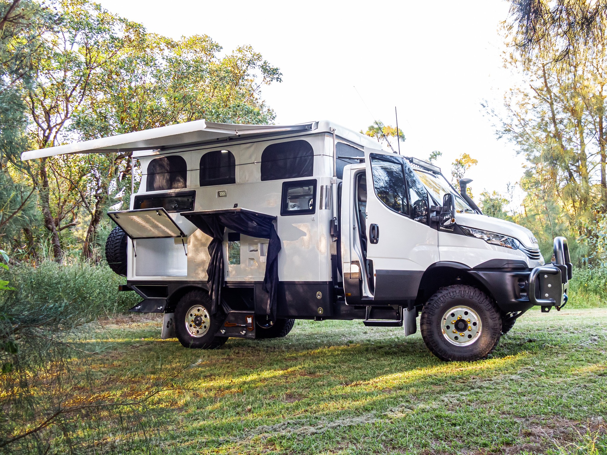 Earthcruiser expedition motorhomes - Fishing World Australia