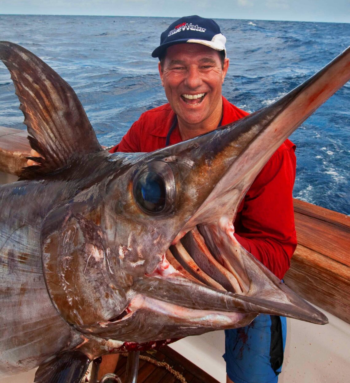 Tim Simpson receives IGFA award - Fishing World Australia