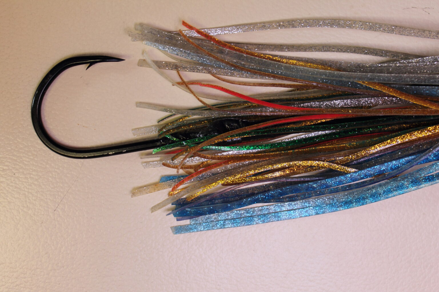 Marlin lure hooks - Fishing World Australia